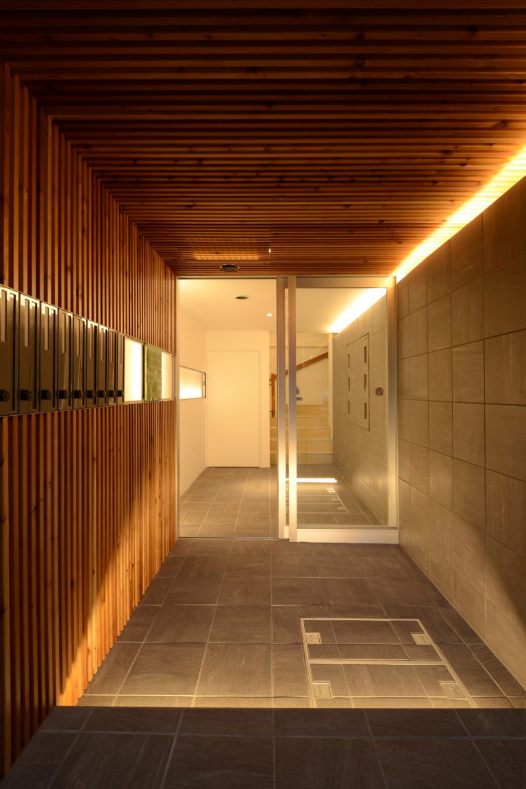 杉のエントランス | 一級建築士吉能雅人主催／Atelier YUIM Official Site